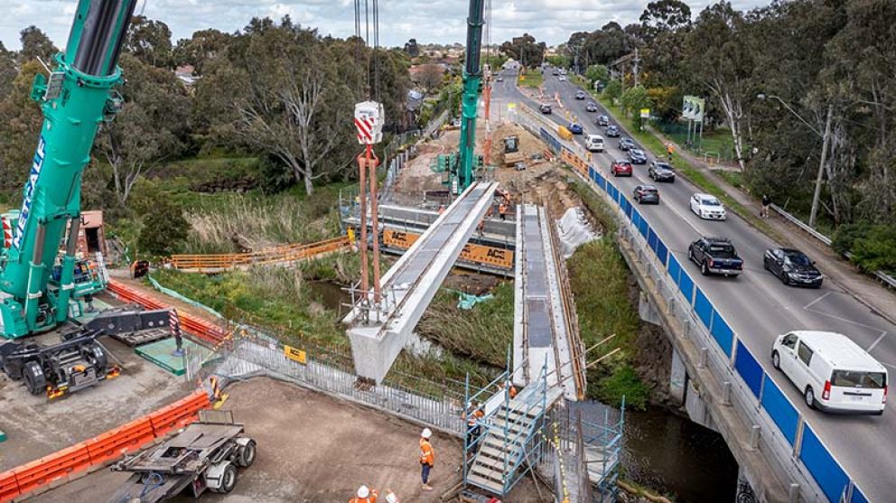 Beam lift raises Childs Road upgrade to new heights - Victoria’s Big Build